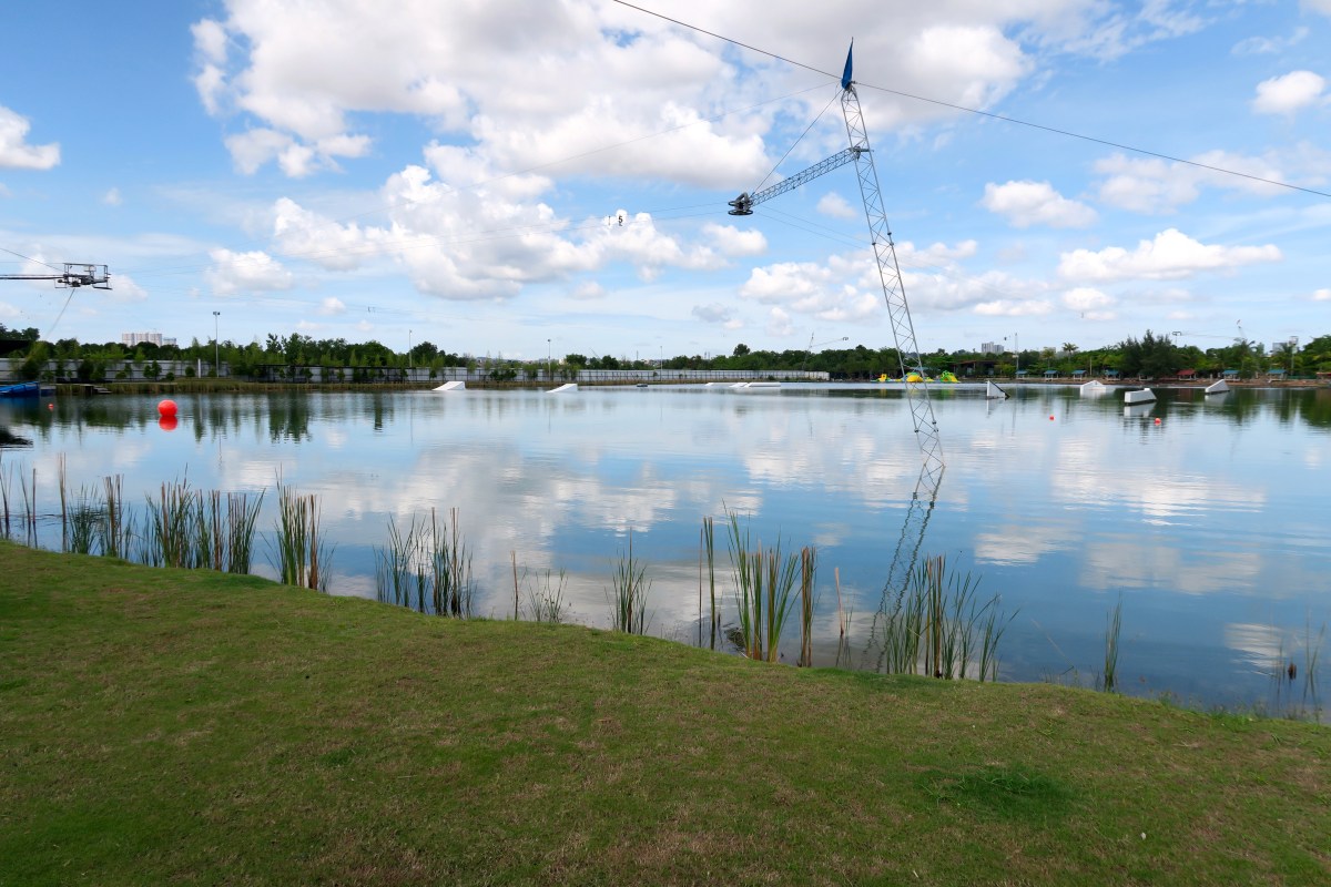 Batam WakePark – First Cable Skiing Experience – Easily satisfied, Hard ...